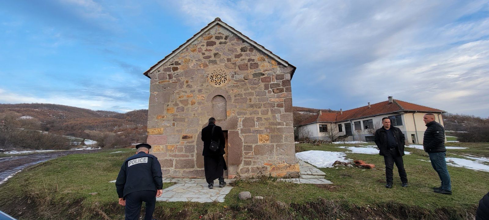 A priest of the SOC Diocese of Raška-Prizren visited the desecrated ...