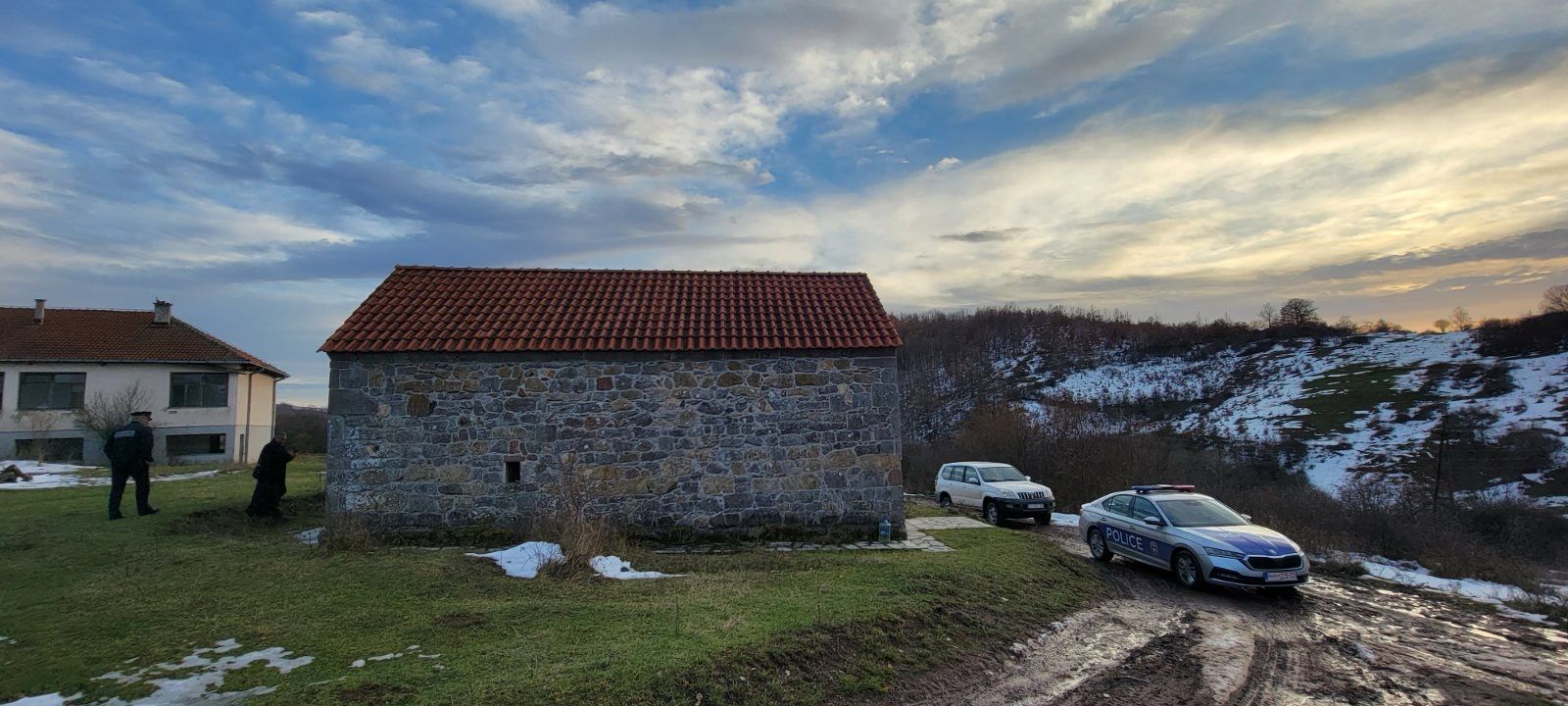 A priest of the SOC Diocese of Raška-Prizren visited the desecrated ...